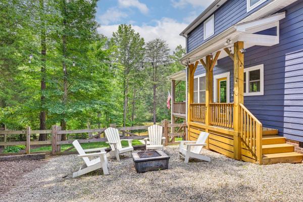 Lakehouse Blue: Fire Pit, Hot Tub On Lake Norman! - Lake Norman, NC