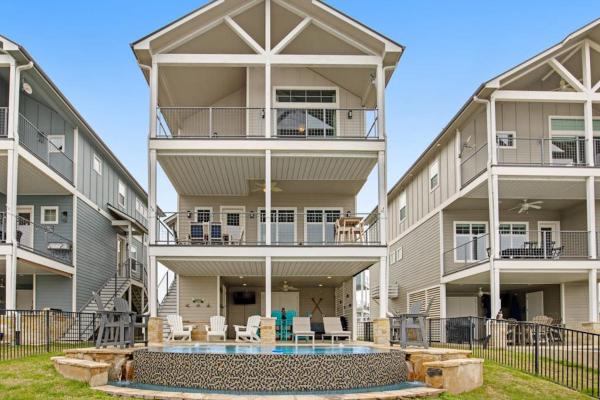 Lakefront House With Pool, Kayaks, Ping-pong, Gas Grill, & Paddle Boards - Kingsland, TX