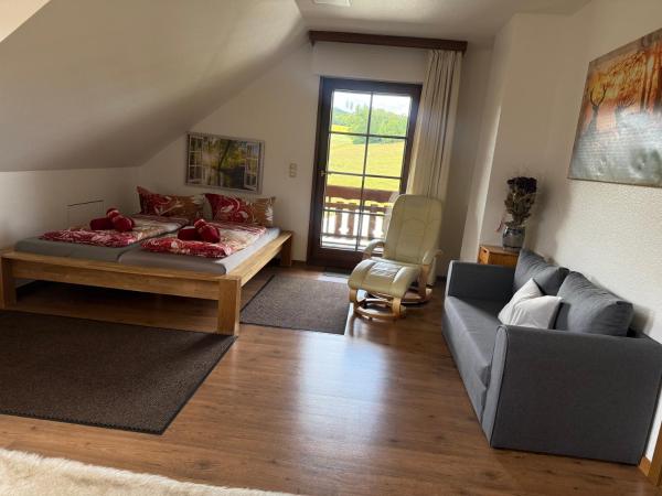 Ferienwohnung Mit Großem Balkon Und Blick In Den Taunus - Idstein