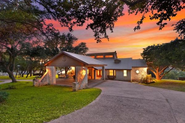 Regal Riverfront Home With 2 Cabins - 2 Miles To Marina - Spicewood, TX
