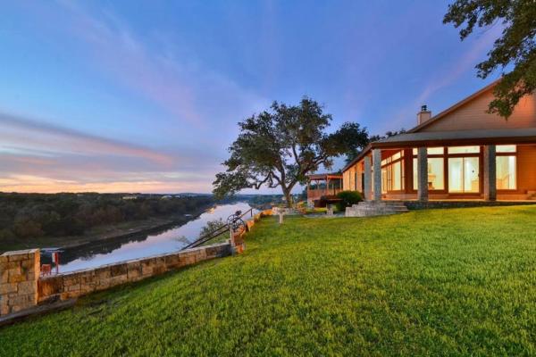 Regal Riverfront Retreat - Spicewood, TX