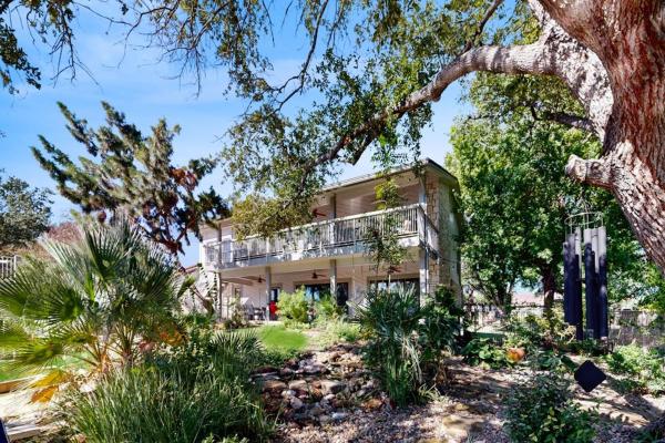 Waterfront, Dog-friendly Home With Lake Views, Private Boat Lift & Dock - Horseshoe Bay, TX