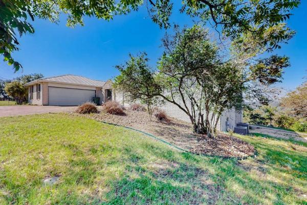 2-story Home With Covered Patio, Balcony, Fireplace, Streaming, Great Views, W/d - Kerrville, TX