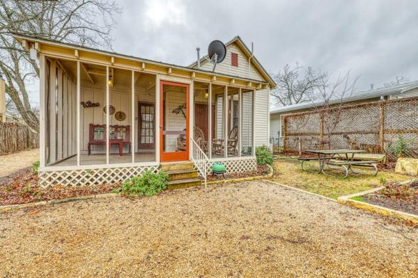 Three Lovely Homes, Group- Family-friendly, Near Downtown, 2 Dogs Ok - Fredericksburg, TX
