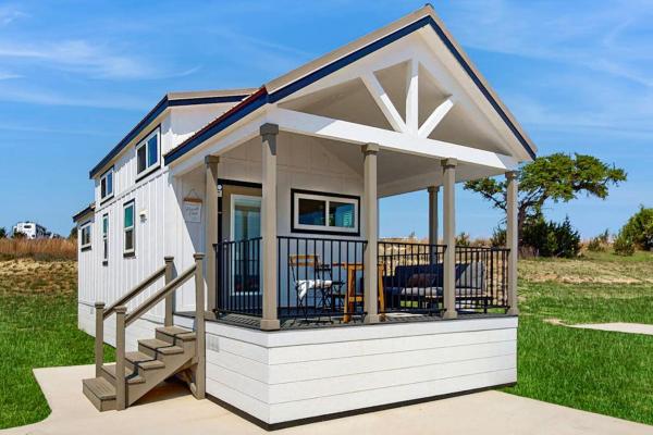 Modern Tiny Home With Loft, Kitchen, Cozy Patio And Shared Pools, Great Location - Grape Creek Vineyards, Fredericksburg