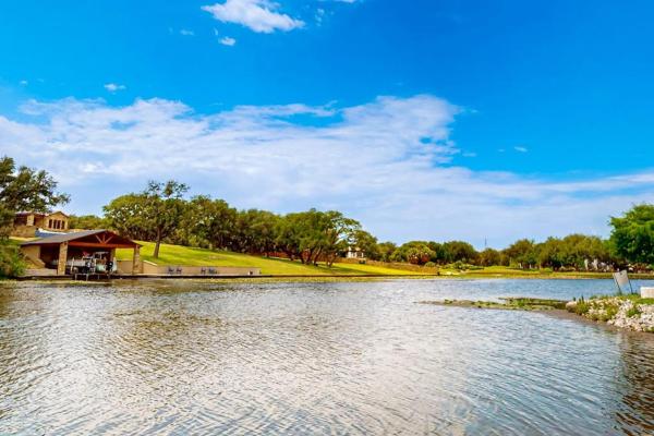Log Home Retreat With Outdoor Entertainment Area, Lake Nearby, Deer - Horseshoe Bay, TX
