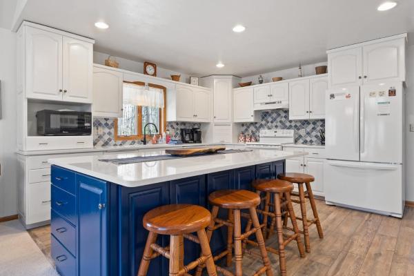 Blue Skies And Cherry Pies By Simple Life Rentals - Egg Harbor, WI