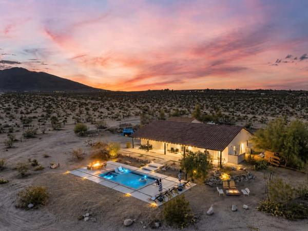 Sunflower - 40 Acres Pool Pickleball Game Room - Joshua Tree, CA