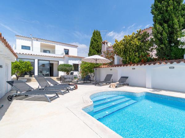 Villa De Lujo Con Piscina Privada Y Aparcamiento En Empuriabrava - Hisp-288-67 - Empuriabrava