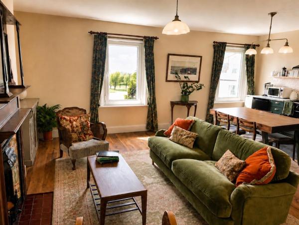 Stylish Top Floor Retreat With Stunning Solent Views - Fareham