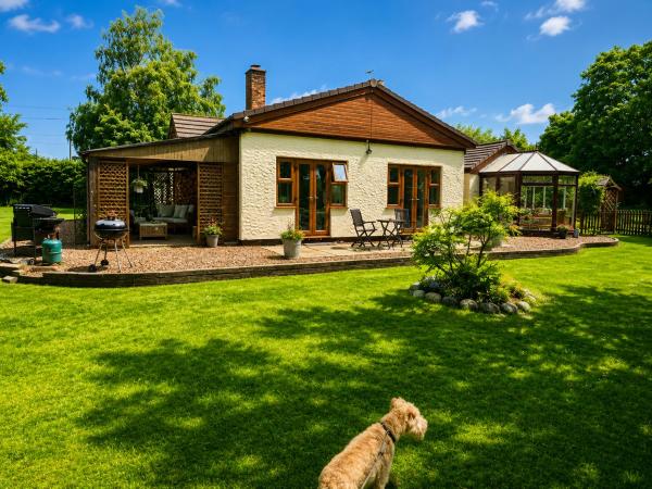 Park Cottage Country Bungalow - Warrington