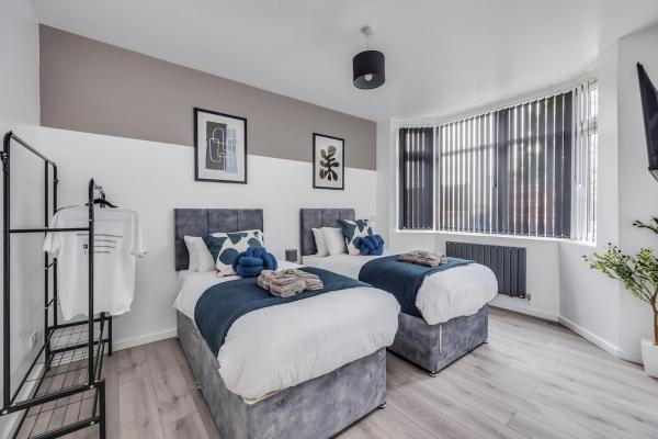 Classy 4 Bed House In Coventry City Centre - Coventry