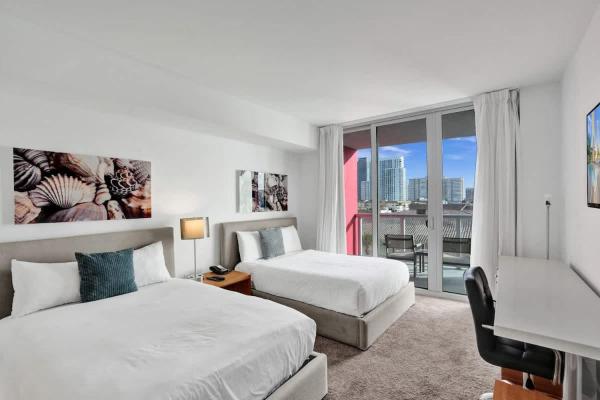 Stylish Studio Beach Service & Shuttle Pool 505 - Aventura, FL