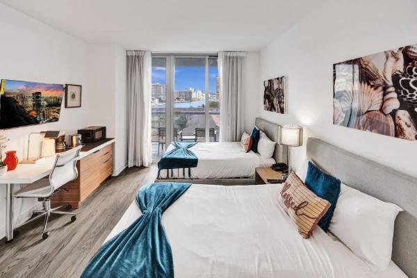 Comfortable Waterfront Studio In Resort Pool - Aventura, FL