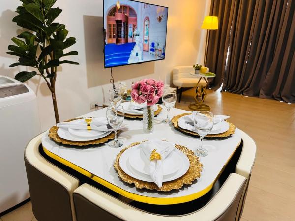 Cq House Venice Luxury Stay Balcony View And Pool - Taguig
