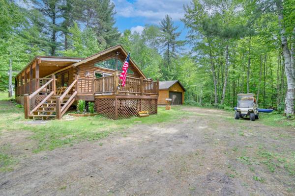 Cozy Manistique Cabin W/ Deck, Grill & Fire Pit! - Michigan