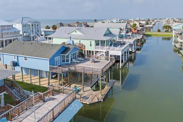 1 Mi To Sea Isle Beach: Canal-front Gem W/ Dock! - Galveston, TX