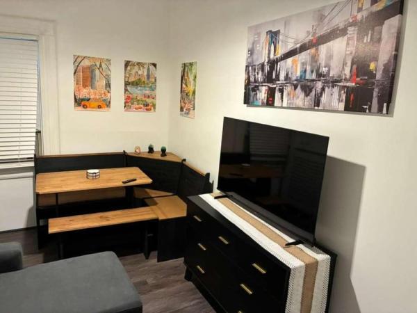 Charming 2 Bedroom Fully Loaded Apartment With Washer And Dryer - Weehawken