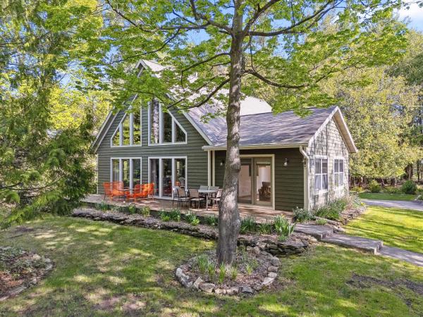 Top Of The Hill Cabin By Simple Life Rental - Door County, WI