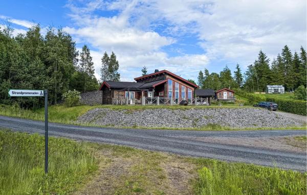 Amazing Home In Kil With Lake View - Forshaga