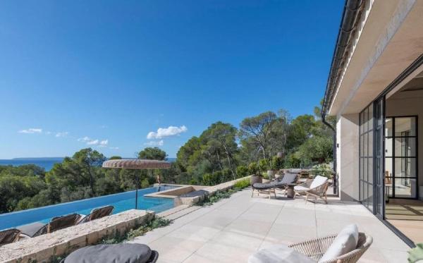 Villa Vale Whose Majestic Architecture - Palma