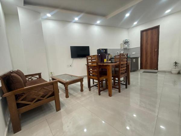 Affordable Stay In Oxford Street Near Chandigarh - Zirakpur