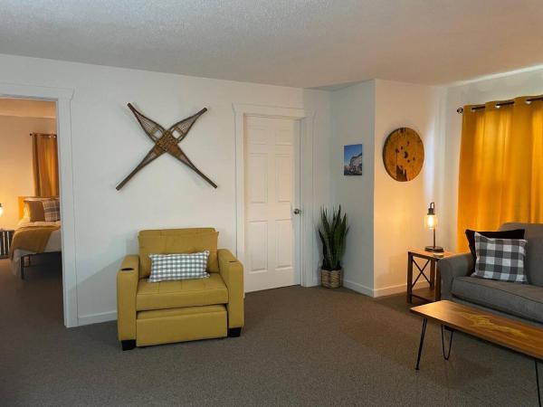 Downtown Yellow Room At Villages On Aurora - Ironwood, MI