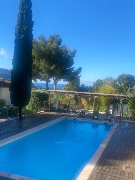 Le Petit Cassis Vue Mer Et Plus Haute Falaise D Europe Appart 70m2 Dans Villa Avec Accès Libre Piscine Parking Privé Quartier Résidentiel Très Calme Plage 5mn En Voiture - Cassis