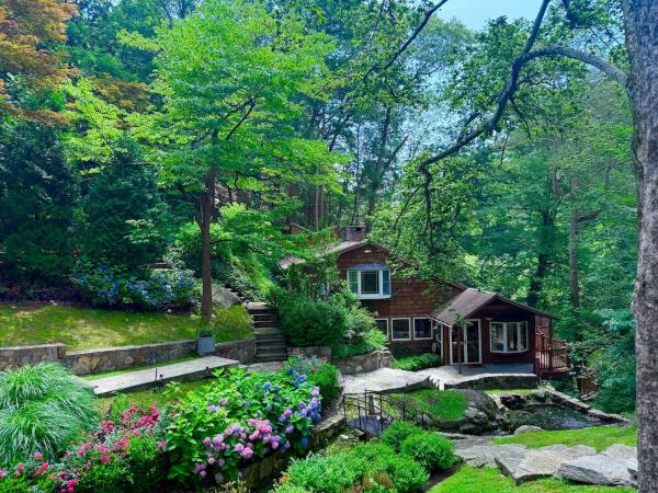 Cozy Riverfront Cottage - Pool, Hot Tub, 35 Min Nyc - Greenwich, CT