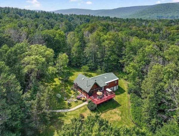 Pet Friendly Log Cabin That Can Sleep Up To 12! - State of New York