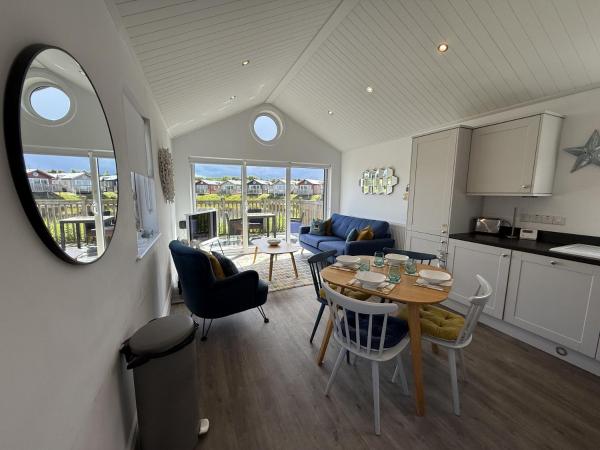 The Lake House, The Bay Filey, Sleeps 4 In 2 Double Rooms With Ensuites, 1 Dog Welcome - Angleterre