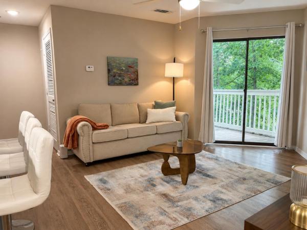 Cozy Lakeview 1br Apt With Balcony And Pool Near Atlanta - Smyrna, GA