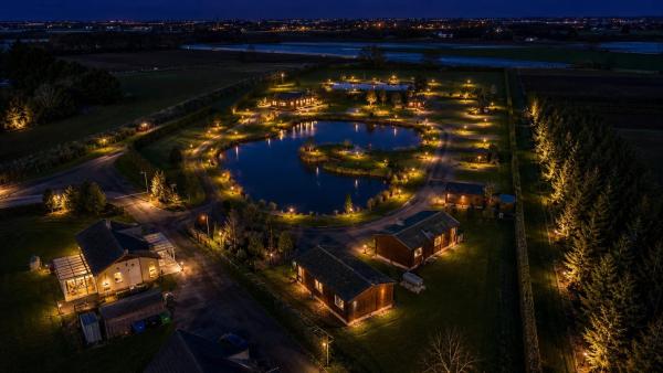 2 Bedroom Lodges Lake View And Terrace - Spalding, UK