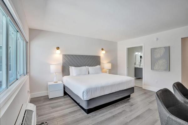 Botanica Ada King Suite At Ocean Blvd - Coral Springs, FL