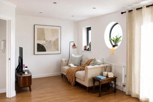 Battersea Apartment With Parking - Surbiton
