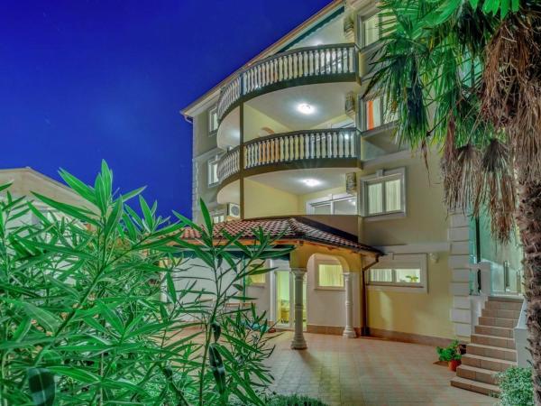 Apartment In Croatia Near Sea Beach & Pool - Croatia