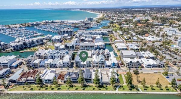 Modern Premium 1 Bedroom Apartment In Dolphin Quay - Perth
