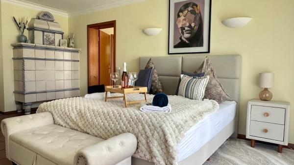 Neue Sonnige Villa Ferienwohnung, Eigener Whirlpool, Nur 10 Min Zu Fuß Von Legoland Entfernt,80 M2 Stillvolle Ferienwohnung Nr 7 , Wunderschöner Garten Mit Terrasse, Für Den Ersten Frühstück Gefüllter Kühlschrank,my Luxury Apartments - Günzburg