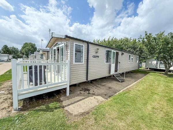 Lovely Caravan With Decking At Broadland Sands, Suffolk Ref 20302bs - Great Yarmouth
