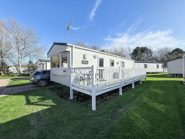 Homely Caravan With Outside Decking At Broadland Sands Ref 20380bs - Suffolk