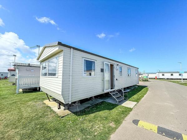 Superb 8 Berth Caravan At California Cliffs, Near Scratby Beach Ref 50006g - England