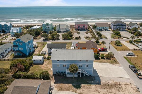 Oceanview, Short Walk To The Beach & Dog Friendly - Emerald Isle, NC