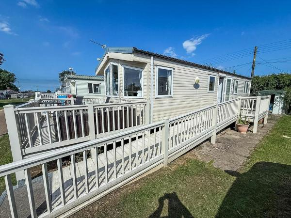 Superb 8 Berth Caravan For Hire At A Great Holiday Park In Norfolk Ref 50026m - Caister-on-Sea