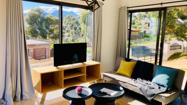 Luxury Smart Air Conditioned 1bedroom- Sea & Mountain Views - Gordons Bay - Grabouw