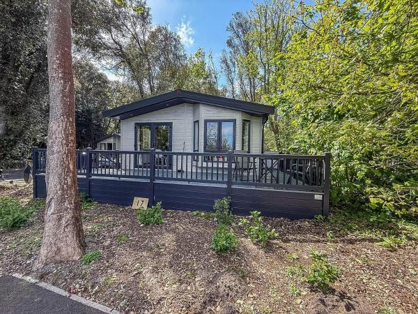 Beautiful Lodge With Decking At Azure Seas In Suffolk, Sleeps 6 Ref 32217og - Lowestoft
