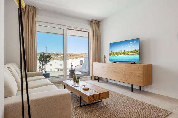 Stylish Poolview City Apartment - Estepona