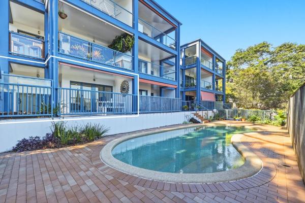 Poolside 2-bed Apartment Near Coolangatta - Coolangatta