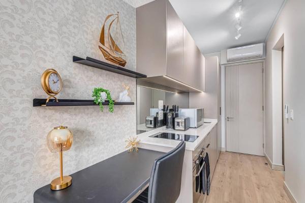 Apartment In Rosebank Close To Sandton And Gautrain Station - Johannesburg