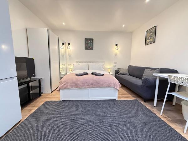 Cosy Skylight Modern Studio And Free Private Parking - Ruislip