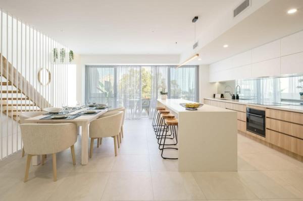 Ocean Views & Lift - 3 Level Luxury Townhouse - Caloundra